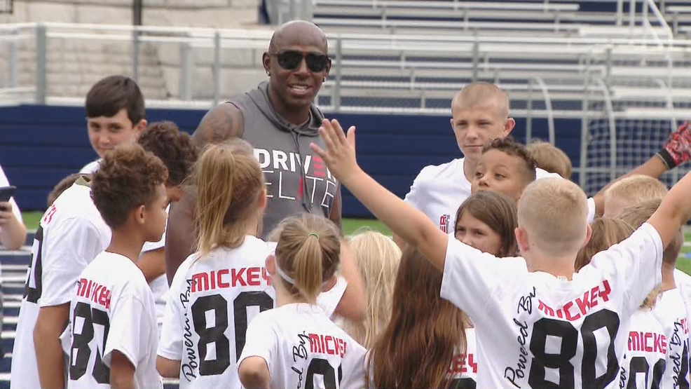 Donald Driver hosts skills camp for kids on eve of charity softball ...